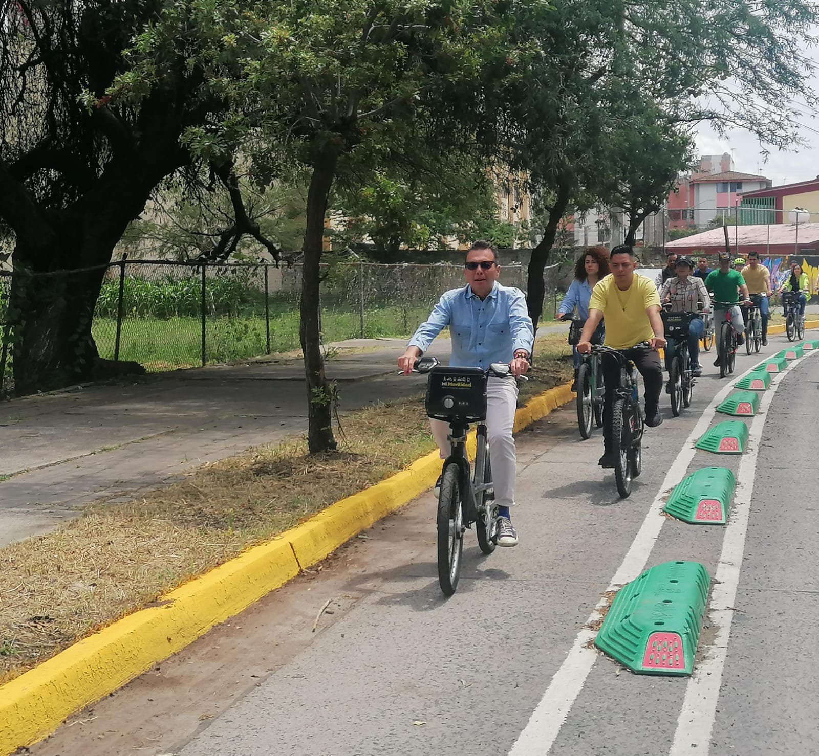 Inauguran Ciclovía Javier Mina, va de Tetlán a Calzada Independencia ...